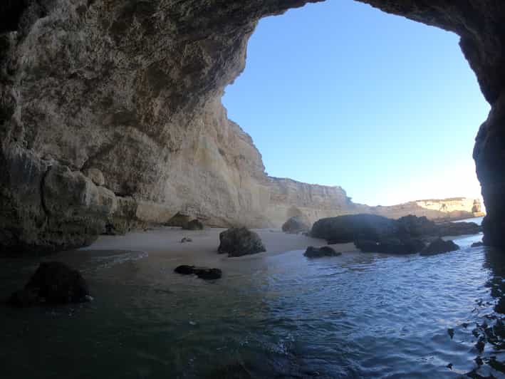 De la Albufeira: Sunset Kayak și SUP Tour la Peștera Benagil | GetYourGuide