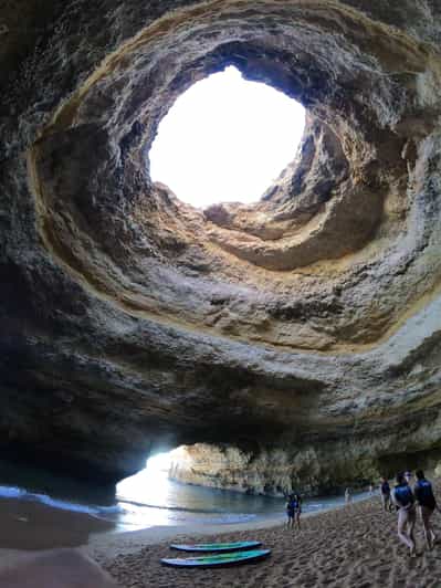 De la Albufeira: Sunset Kayak și SUP Tour la Peștera Benagil | GetYourGuide