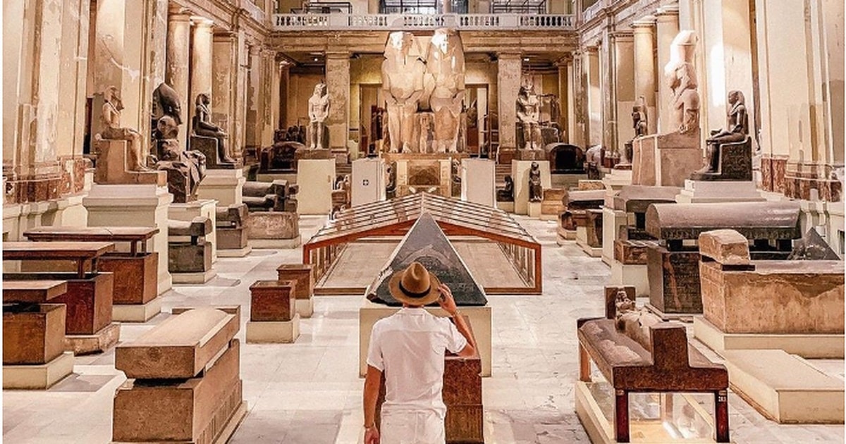 Kairo: Pyramiderna och museet - en tur med flygplatstransfer | GetYourGuide