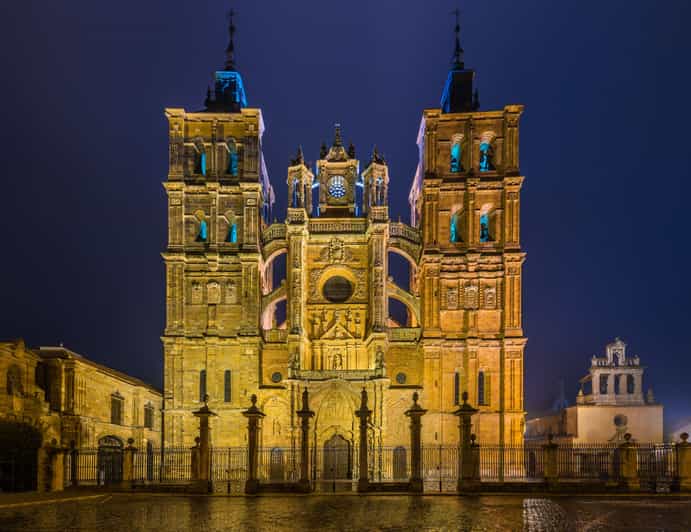 Astorga: Entrada Catedral de Astorga con Audioguía | GetYourGuide