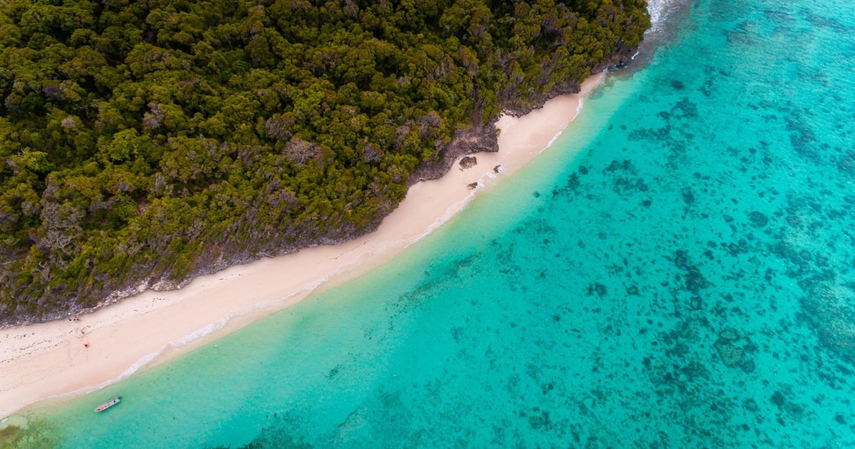 Zanzibar: Passeio de veleiro pelo banco de areia Pungume com almoço com ...