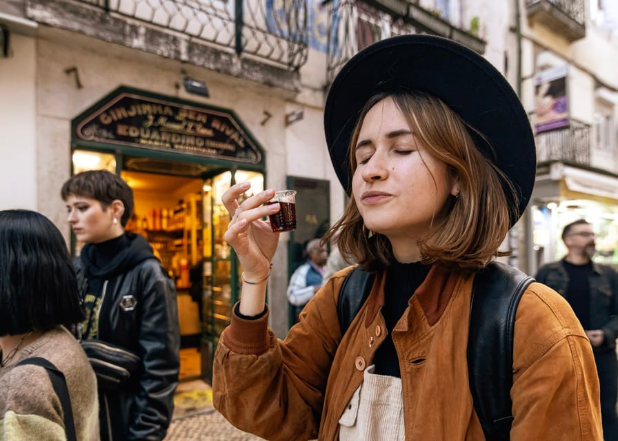 Lisbona: tour ubriaco e divertente giro dei bar con una guida locale ...