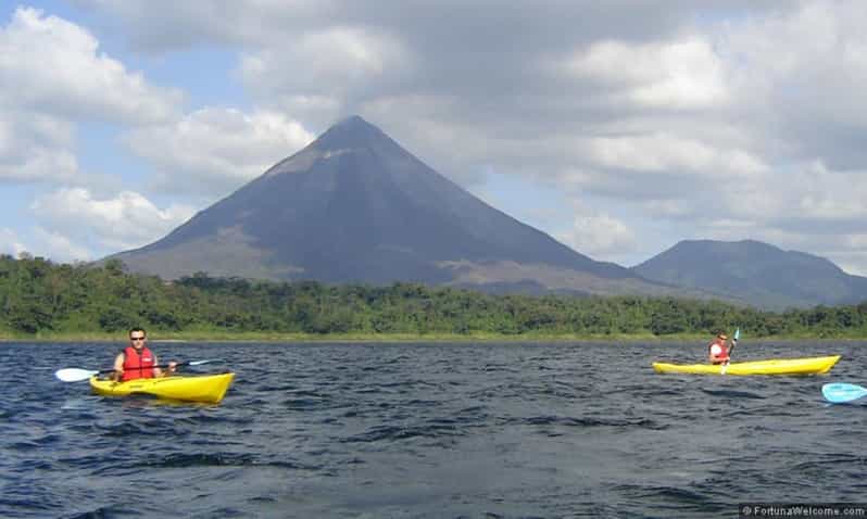 La Fortuna : Excursion guidée en kayak sur le lac Arenal avec fruits ...