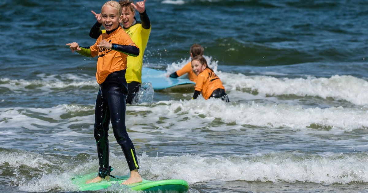 Playa de Scheveningen: Experiencia de surf de 2 horas | GetYourGuide