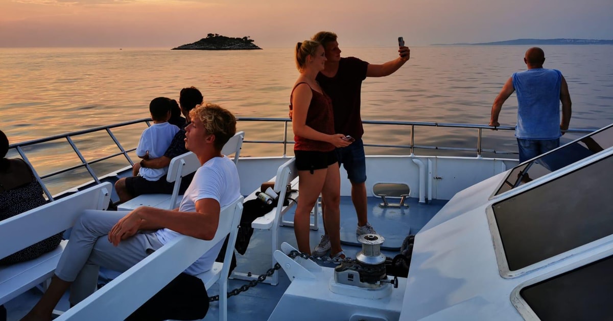 De Split: Passeio de barco pela Lagoa Azul e Ilhas com almoço ...