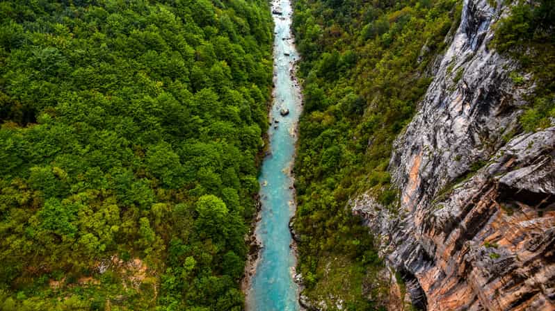 Desde Kotor: Descenso de rápidos en el río Tara con almuerzo | GetYourGuide