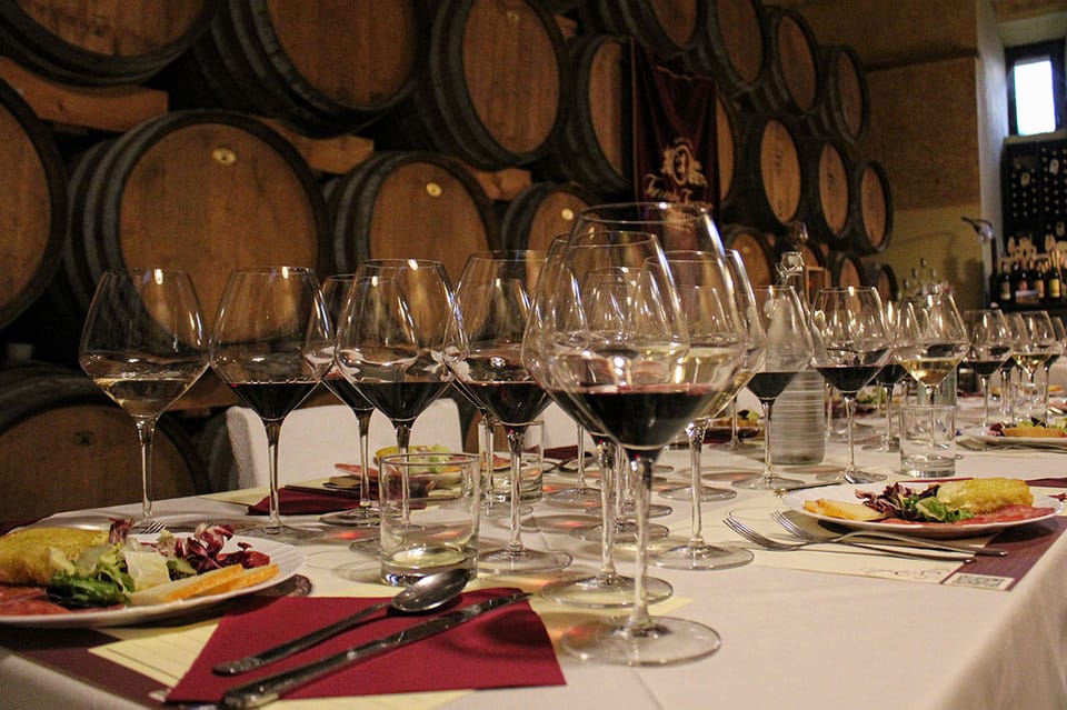 Pranzo in sala privata con degustazione di vini | GetYourGuide