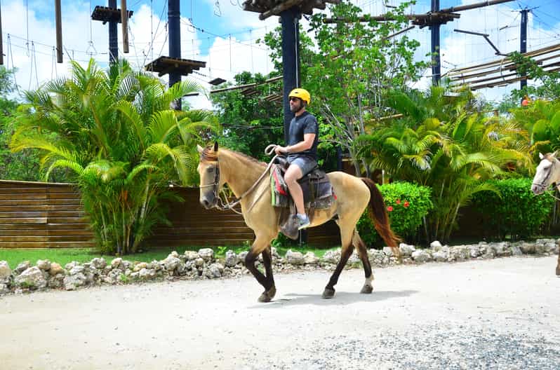 Punta Cana: Pana Cana: Buggy túra és lovaglás kombináció | GetYourGuide