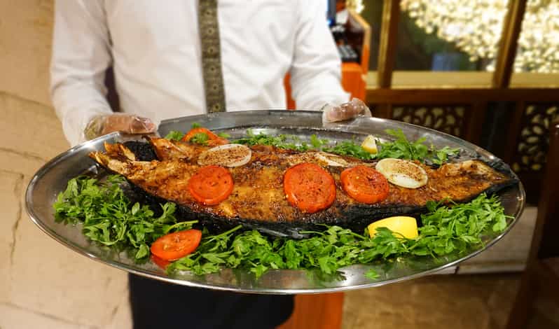 Dubai: Recorrido a pie por la comida de Oriente Medio | GetYourGuide