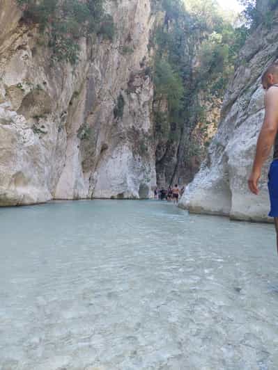 Corfù: tour di trekking sul fiume Acheronte con viaggio in traghetto ...