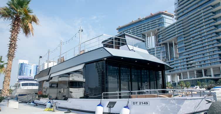 Dubai: Luxury Yacht Tour with Snacks and Drinks | GetYourGuide