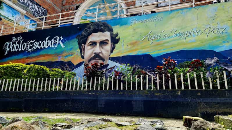 Medellín: Tour Pablo Escobar Privado con transporte | GetYourGuide