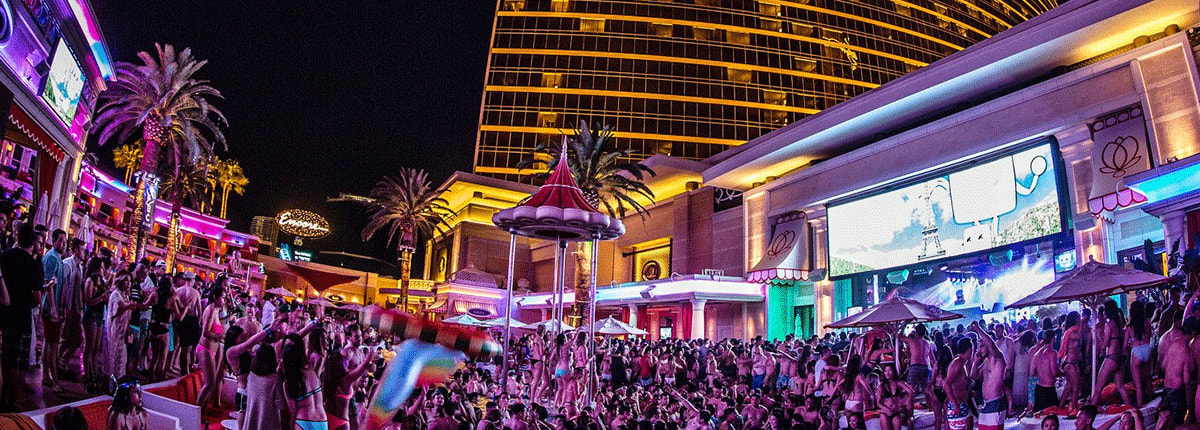 Las Vegas: Nighttime Pool Party Bus Crawl with Cocktails | GetYourGuide