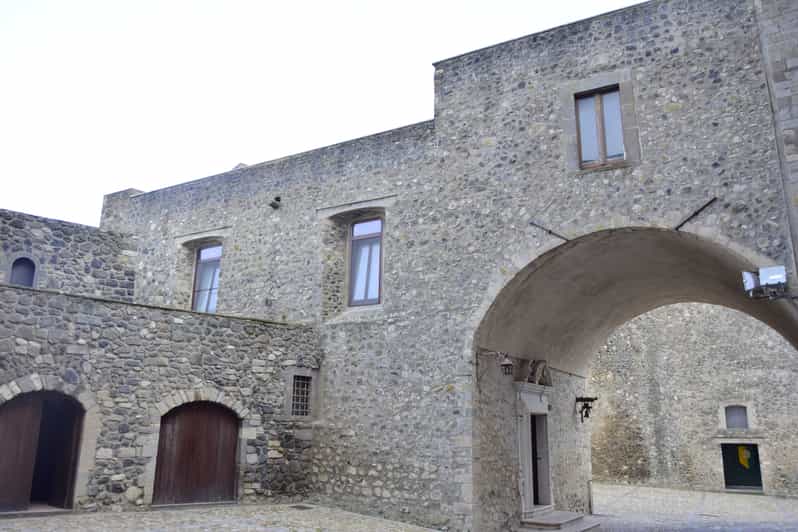 Vulture tour: Melfi | GetYourGuide