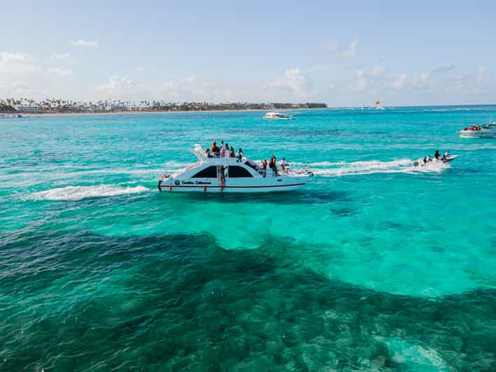 Punta Cana: Fiesta en barco con snorkel en una piscina natural | GetYourGuide