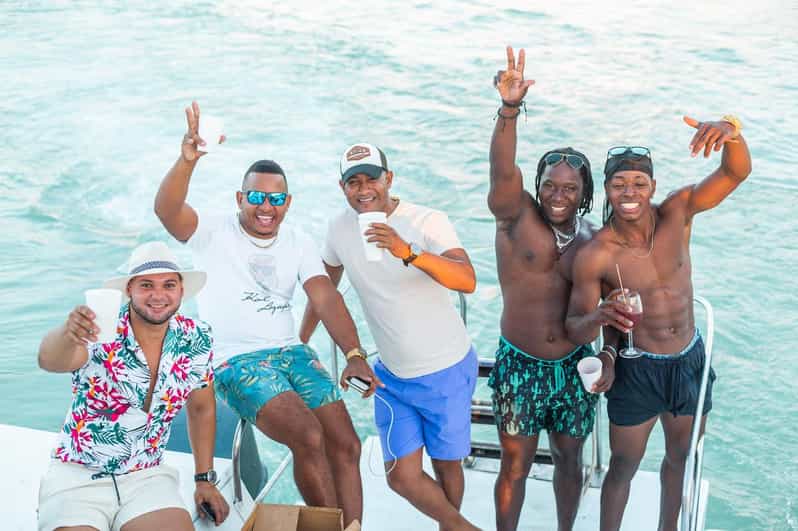 Punta Cana: Fiesta en barco con snorkel en una piscina natural | GetYourGuide