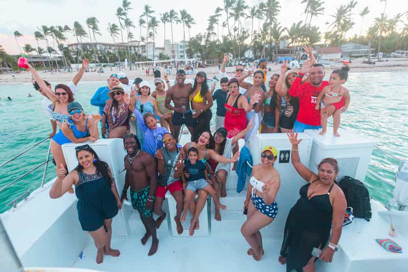 Punta Cana: Fiesta en barco con snorkel en una piscina natural | GetYourGuide