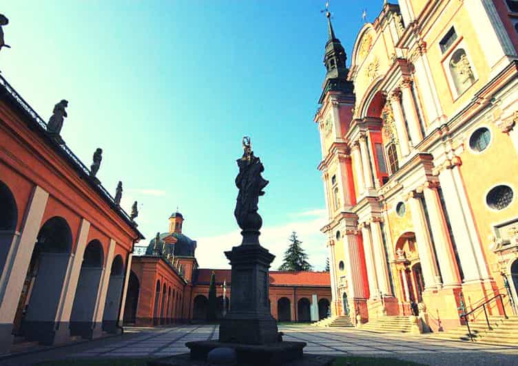 Warszawa: Ulvens hule og Swieta Lipka tur med en lille gruppe + frokost ...