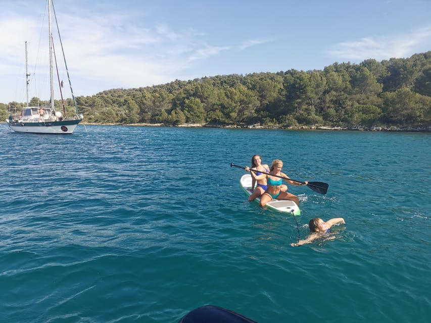 Desde Split: Cueva Azul y Crucero de Snorkel por las 5 Islas | GetYourGuide