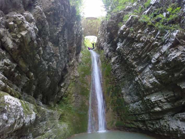 Megalo Papingo: Canyoning met Rappel Sectie B | GetYourGuide