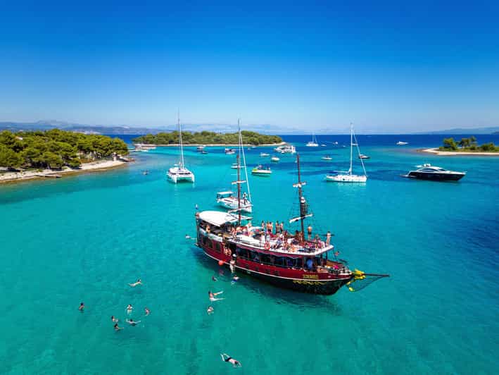 Split: Crucero en barco pirata por la Laguna Azul con almuerzo y bebidas | GetYourGuide