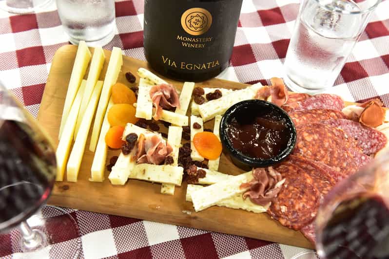 Ohrid: Turul și degustarea de vinuri de la mănăstirea Winery | GetYourGuide