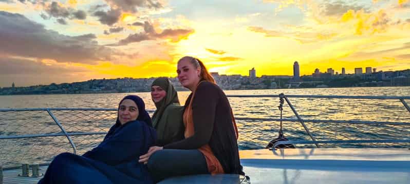 Istanbul: Sunset Luxury Yacht Cruise on Bosphorus with Guide | GetYourGuide