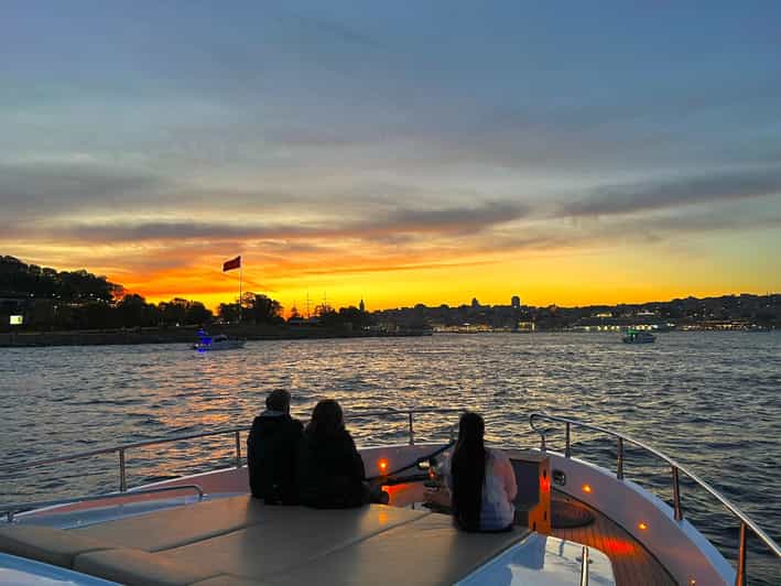 Istanbul: Sunset Luxury Yacht Cruise on Bosphorus with Guide | GetYourGuide