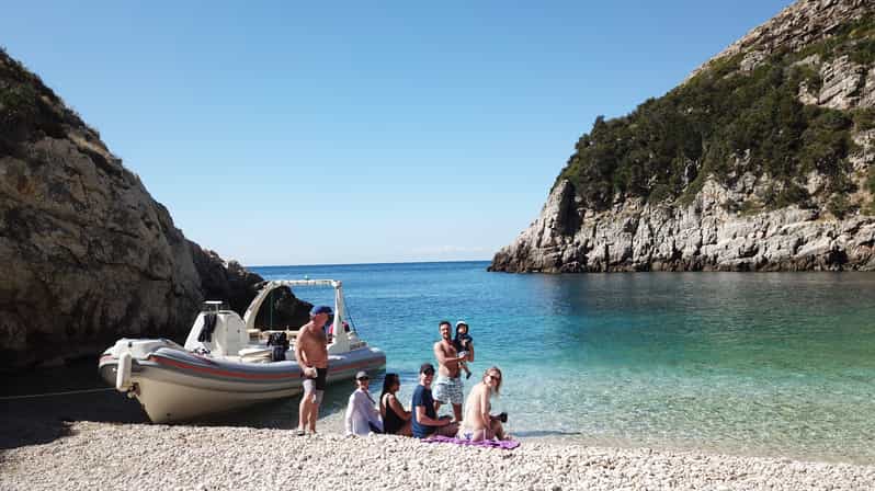 Vlore: speedboottocht Haxhi Ali-grot en Dafina-grot | GetYourGuide