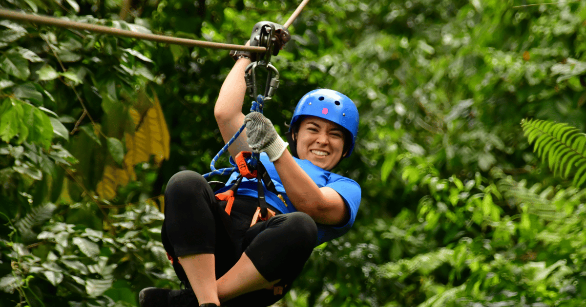 La Fortuna: 12 tirolinas y paseo guiado por el bosque | GetYourGuide