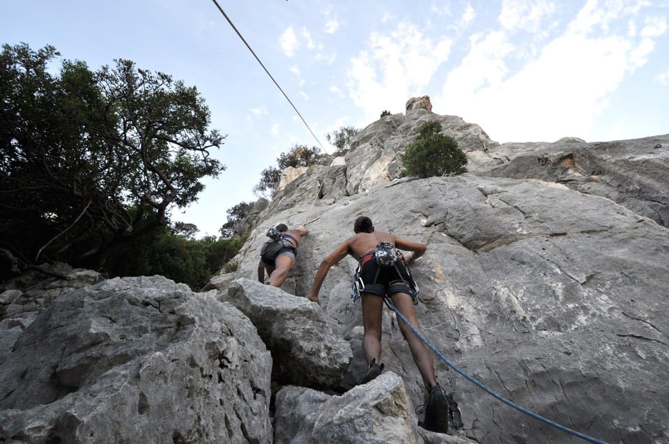 Da Cala Gonone: Tour di arrampicata del Canyon Codula Fuili | GetYourGuide