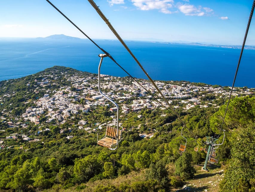 Von Neapel aus: Capri-Tagesausflug mit Fähre und Insel-Bootsfahrt ...