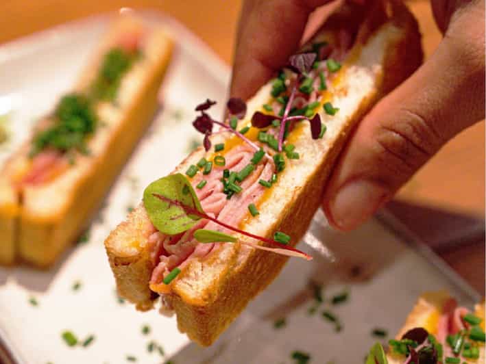 Paris: Gourmet Food Tour & Louvre Museums Guided Tour | GetYourGuide