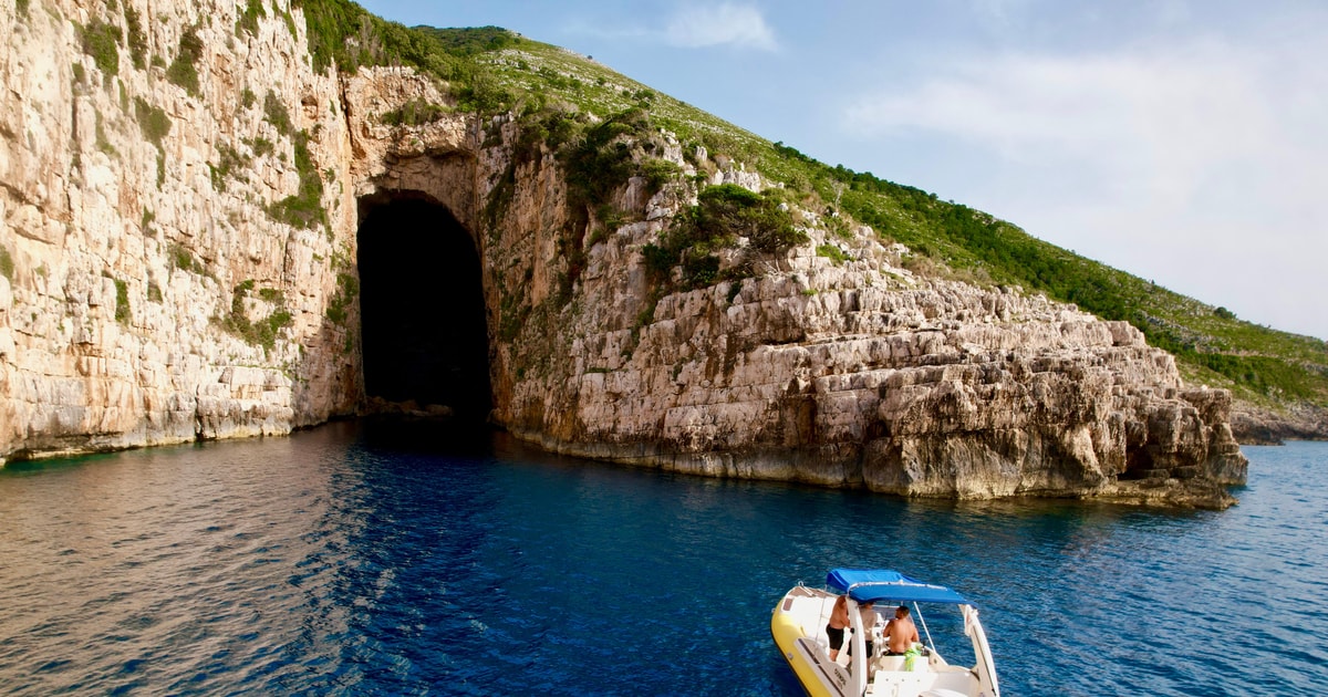 Vanuit Vlore: Haxhi Ali Grot & Karaburun Speedboottocht | GetYourGuide