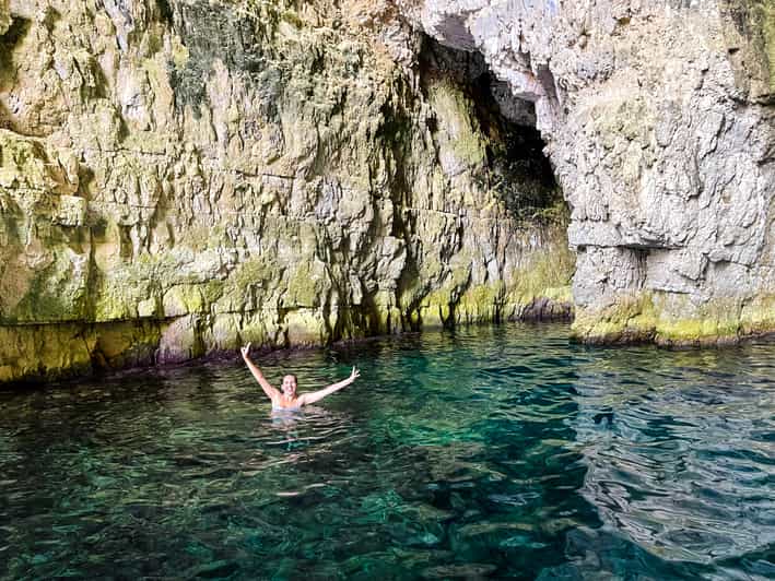 Von Vlore aus: Haxhi Ali Höhle & Karaburun Speedboat Tour | GetYourGuide