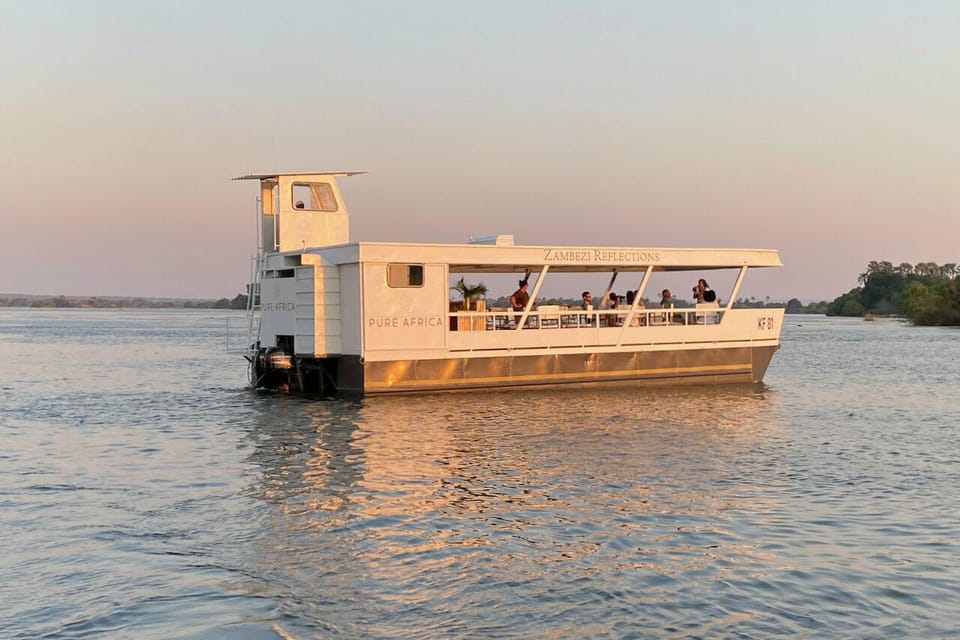 Cataratas Victoria: Crucero en barco por el Zambeze al atardecer ...