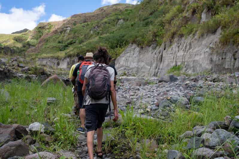 Manila: Pinatubo: 14kilometrový pěší výlet s vesnicí Aeta | GetYourGuide