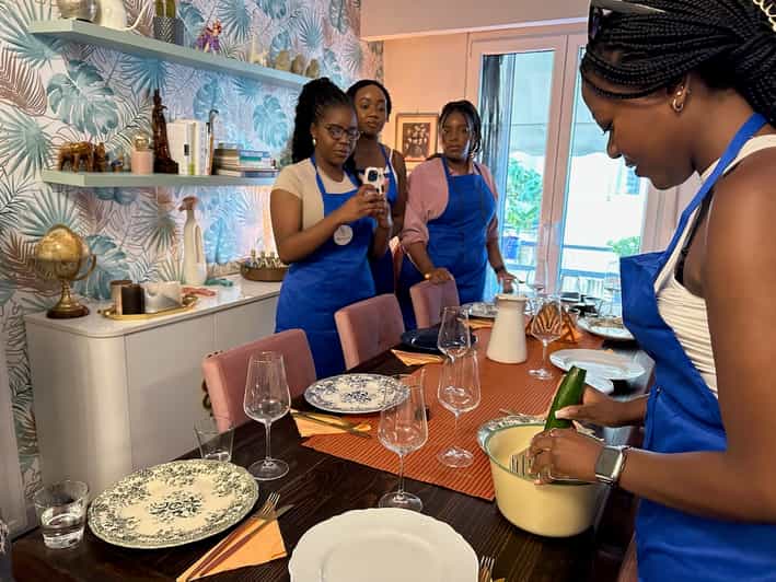 Atenas: Clase guiada de cocina griega con cena y vino | GetYourGuide