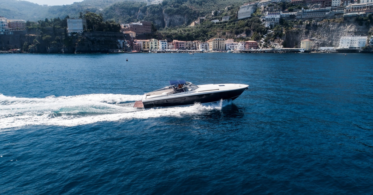 Din Capri: Coasta Amalfitană Tur privat cu iahtul | GetYourGuide