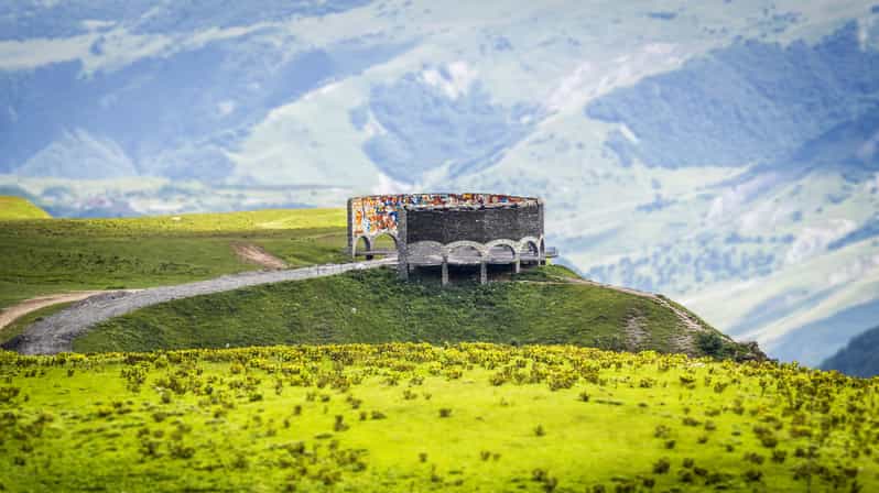 Reise zum Großen Kaukasus-Gebirge - Kasbegi | GetYourGuide