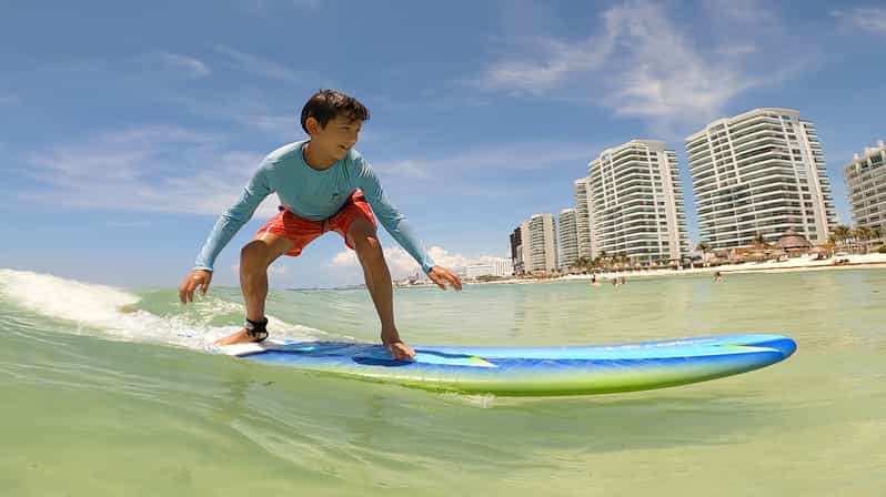 Cancún: Clases de Surf con Equipo y Bebidas | GetYourGuide