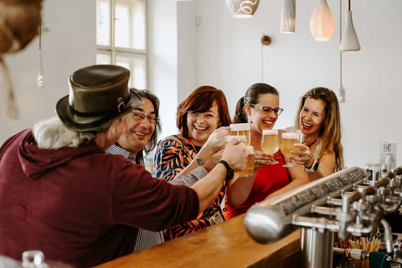 Praag: 3,5 uur privétour Tsjechische bieren en tapas | GetYourGuide