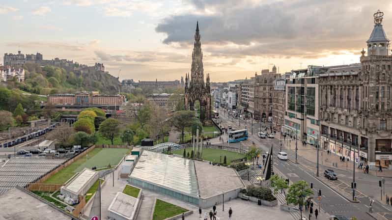 Edinburgh: New Town Self Guided Walk with Treasure Hunt | GetYourGuide