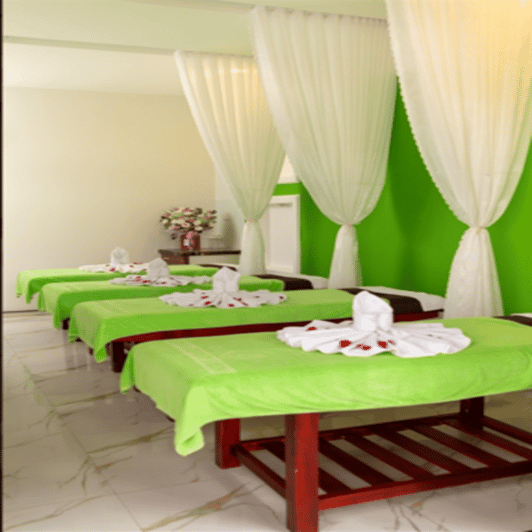 Hoi An: Masaj spa pe bază de plante cu pietre calde, înmuiere a ...