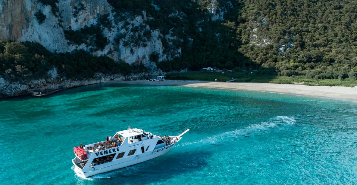 Cala Gonone: Guidad tur med båt till Cala Luna Beach | GetYourGuide