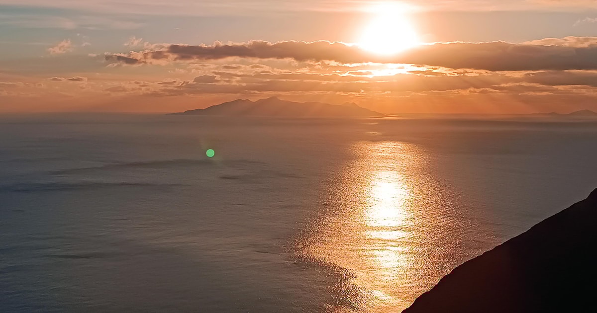 Santorini: Excursie pe jos la răsăritul soarelui în Thera antică ...