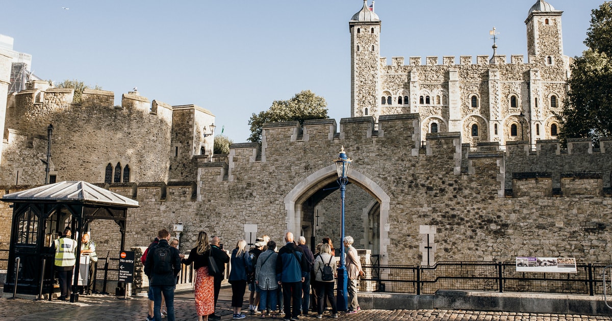 Best of London: Tower of London, River Cruise & History Walk | GetYourGuide