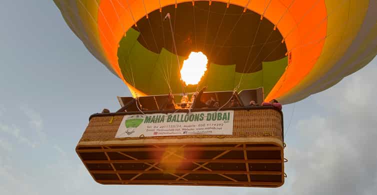 Dubai: Balon cu aer cald, plimbare cu cămila și spectacol cu șoimi ...