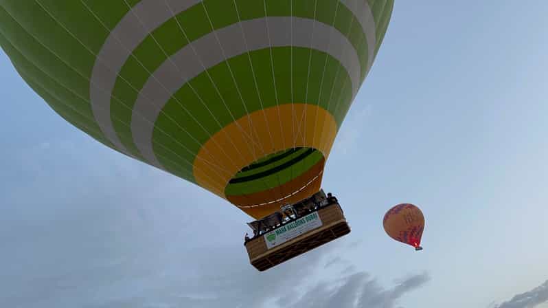 Dubai: Balon cu aer cald, plimbare cu cămila și spectacol cu șoimi ...