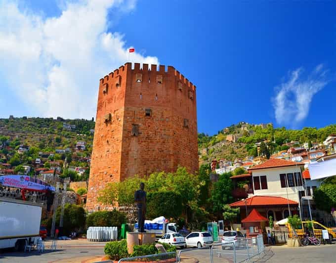 Van Side: Alanya Tour met lunch, boottocht en kabelbaan | GetYourGuide